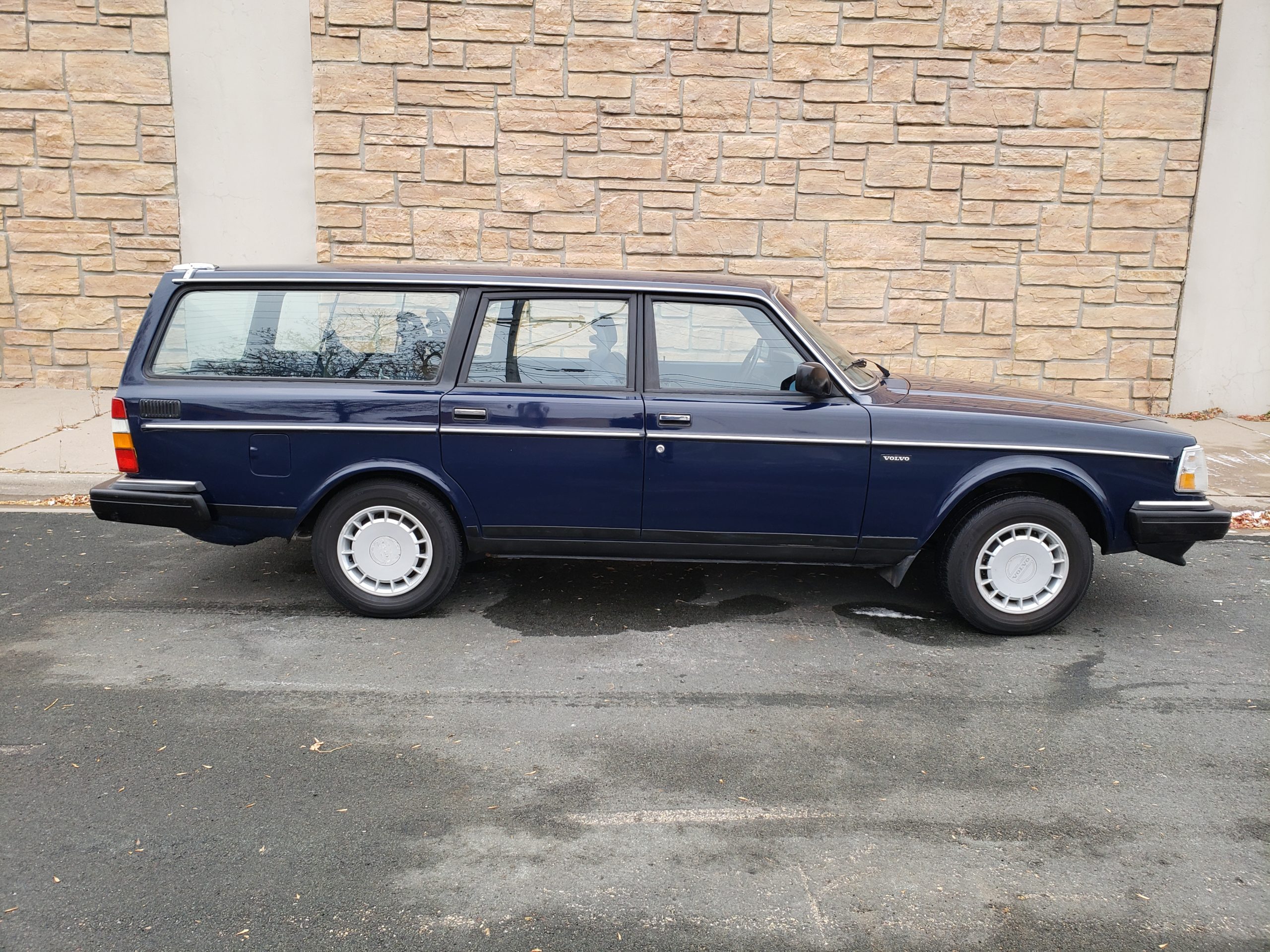 1989 Volvo 240 wagon refresh - Hennepin RestoMods